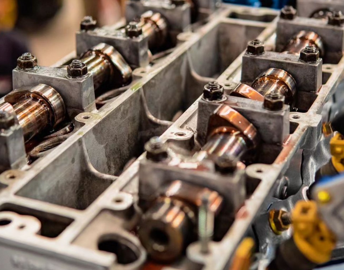 Ajulube, engine assembly lube for camshafts