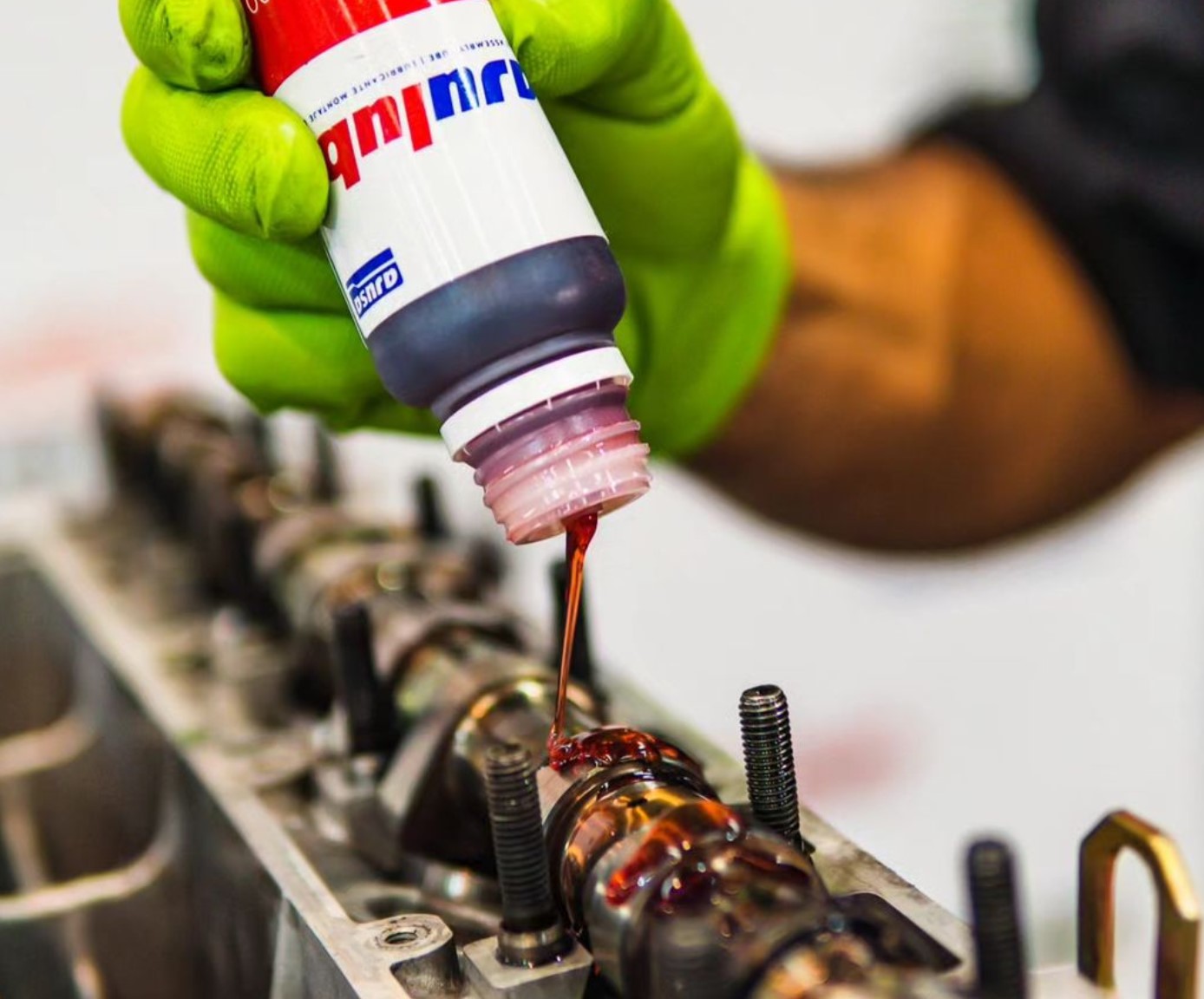 Ajulube, engine assembly lube for camshafts